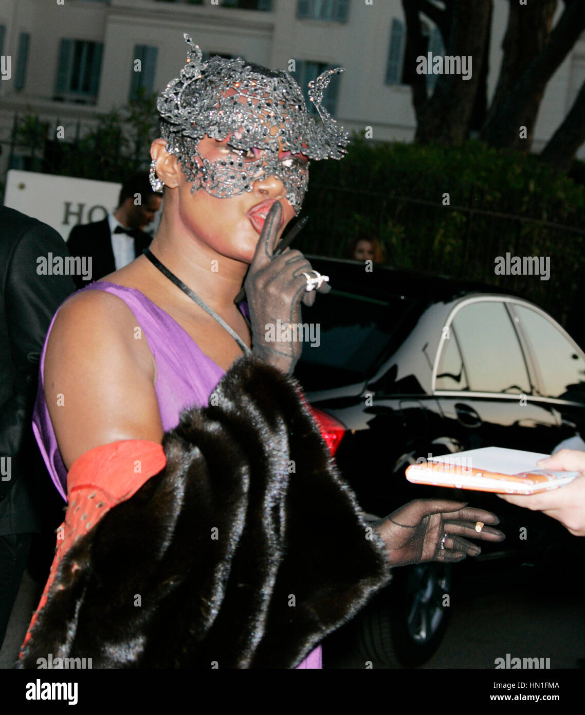 Grace jones in a mask hi-res stock photography and images - Alamy