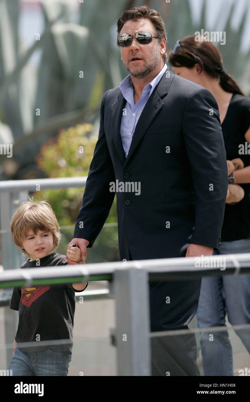 Russell crowe and son hi-res stock photography and images - Alamy