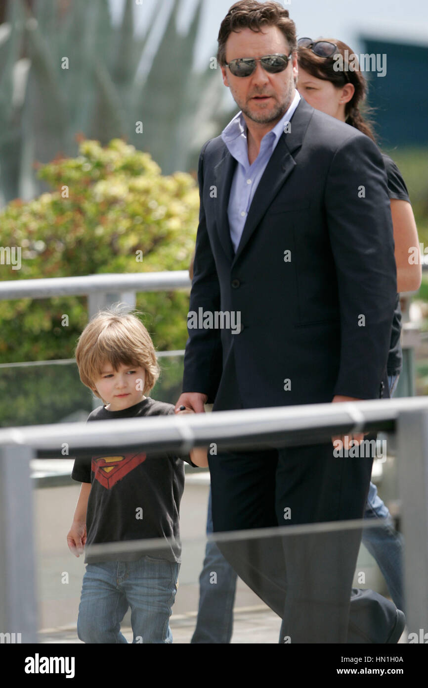 Russell crowe and son hi-res stock photography and images - Alamy