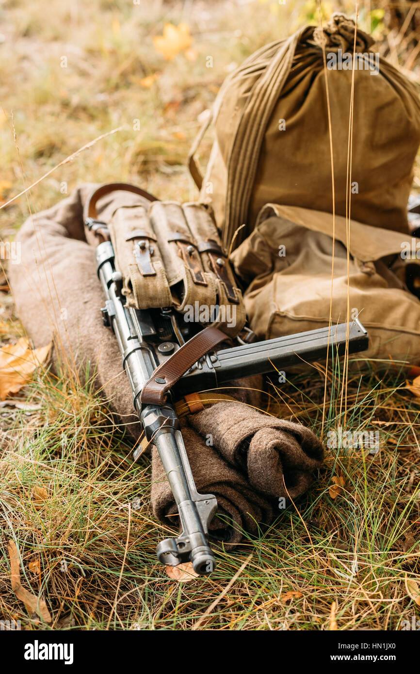 German Wehrmacht sub-machine gun of World War II MP 40 on ground. The ...