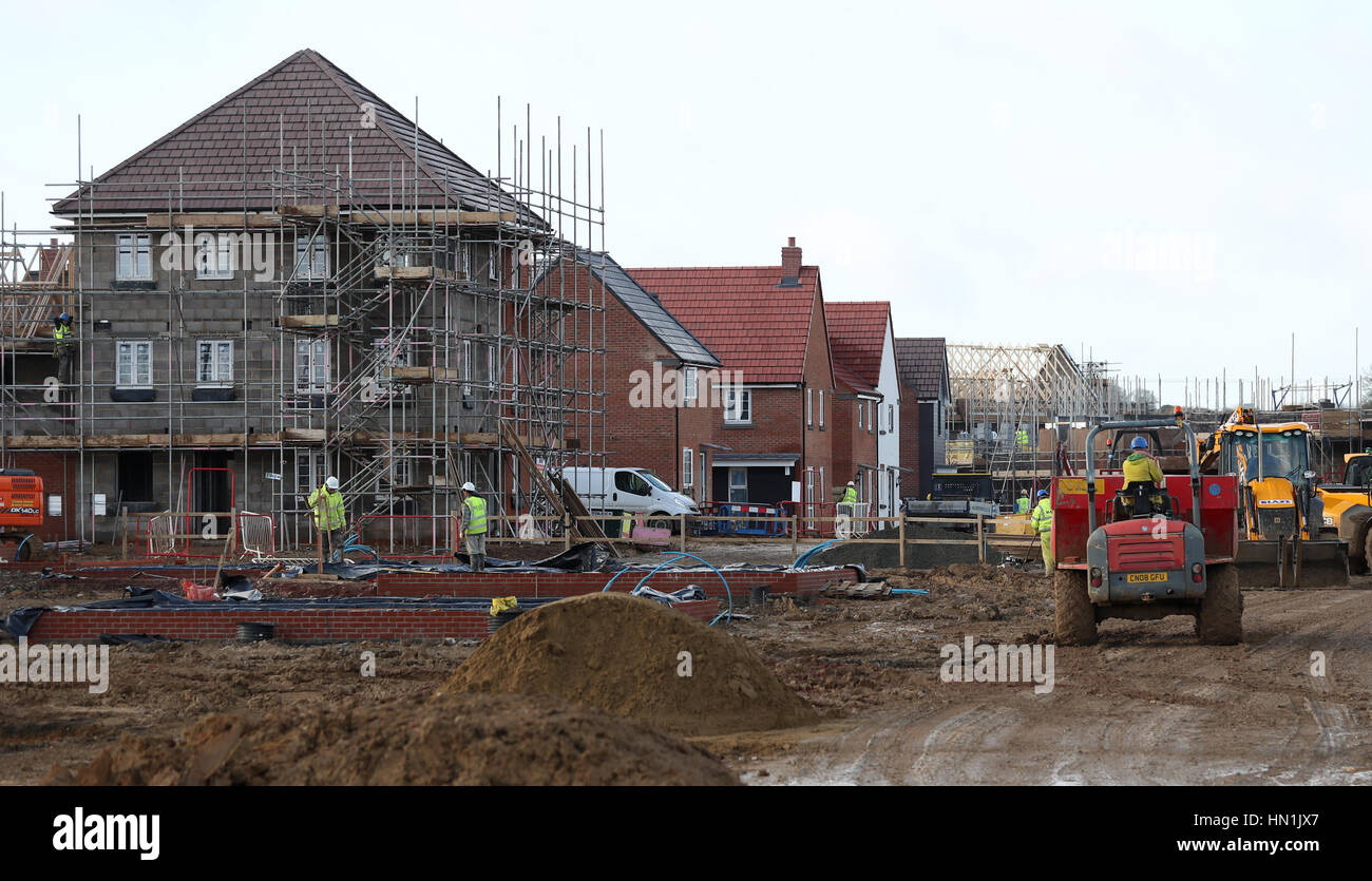 Houses under construction on a new housing development in Basingstoke ...