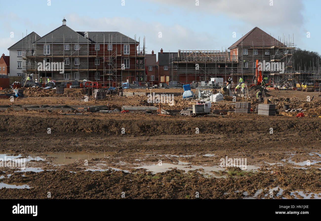 Houses under construction on a new housing development in Basingstoke ...