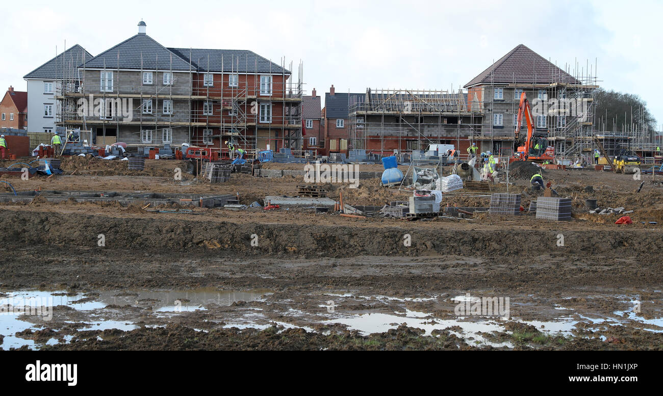 Houses under construction on a new housing development in Basingstoke ...