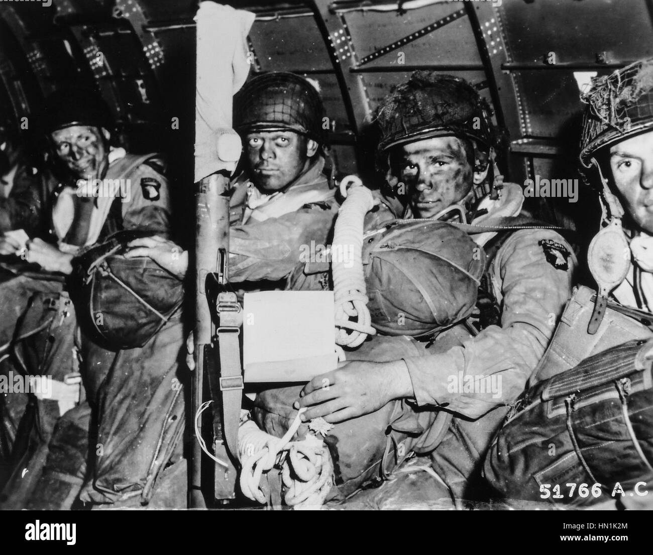 D-DAY 6 JUNE 1944 American paratroopers prepare to jump into France ...