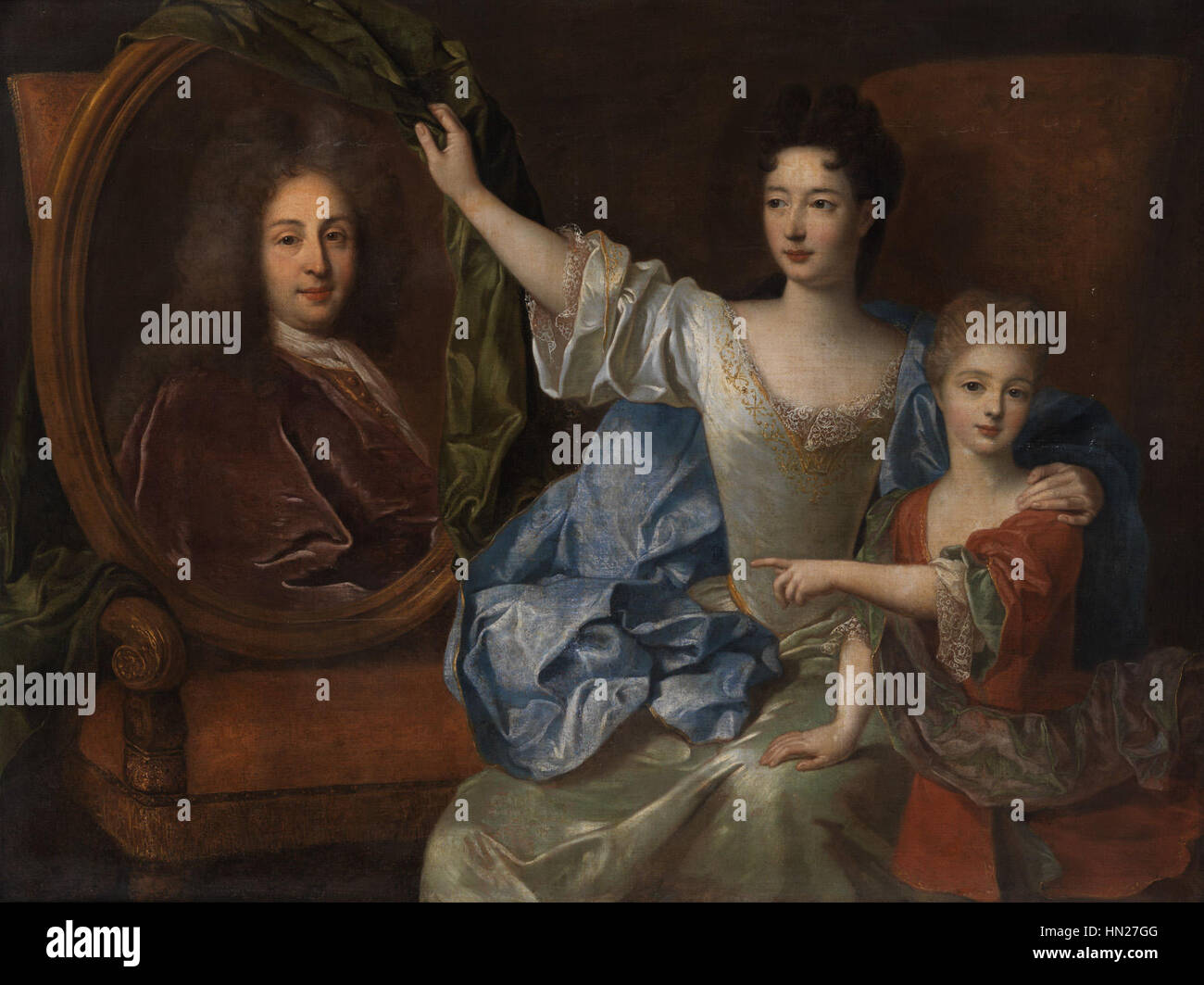 'Mutter und Kind neben dem Portrait des Vaters,' meaning 'Mother and ...