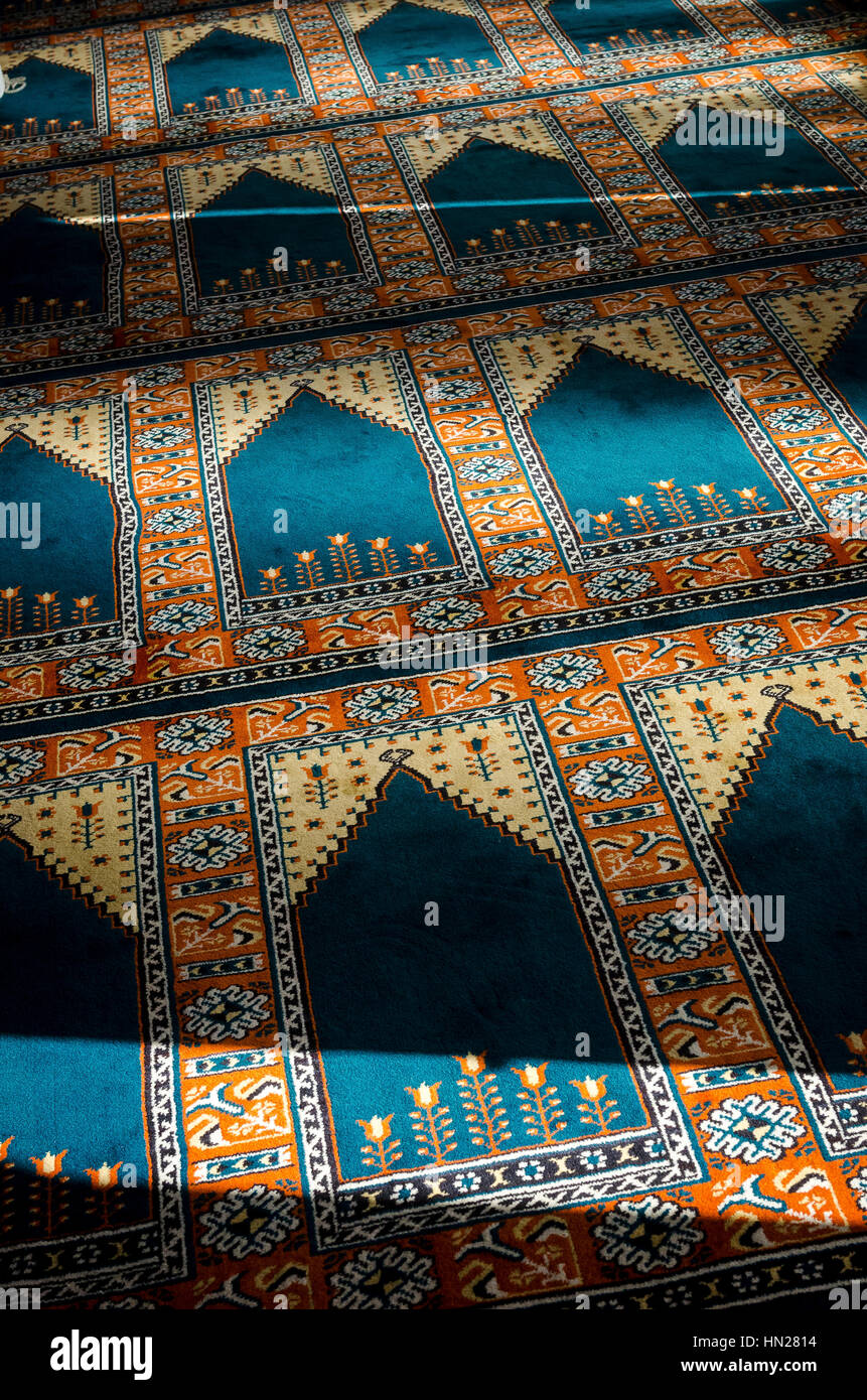 Carpet in a mosque hi-res stock photography and images - Alamy