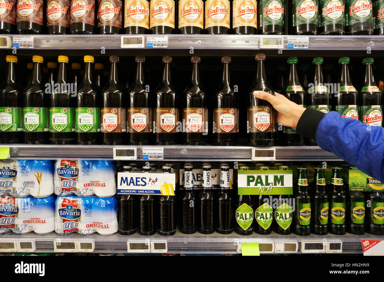 Supermarket aisle alcohol hi-res stock photography and images - Alamy