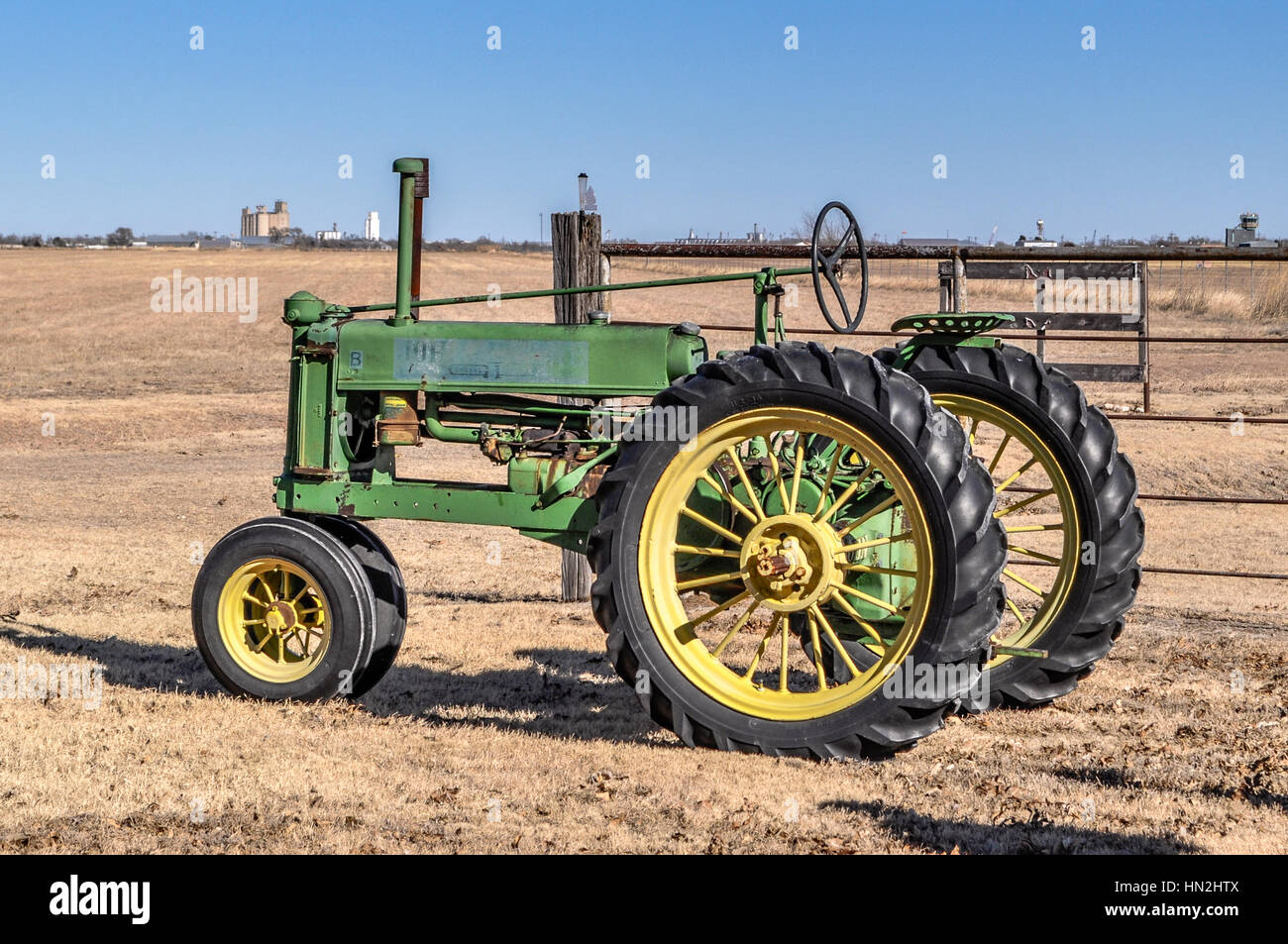 Grandpas hi-res stock photography and images - Alamy