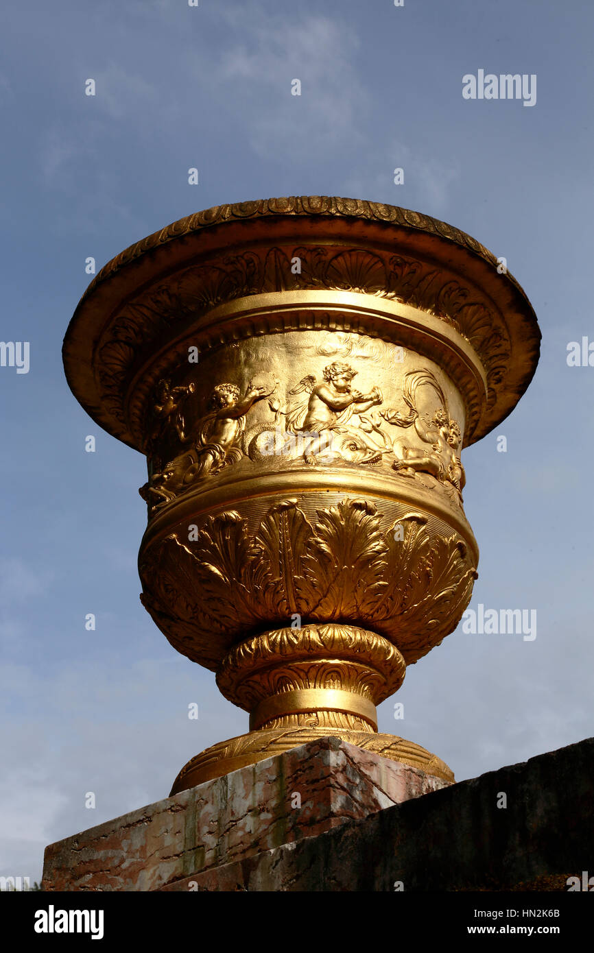 VERSAILLE FRANCE: Vase featured at Chateau de Versailles at sunset with ...