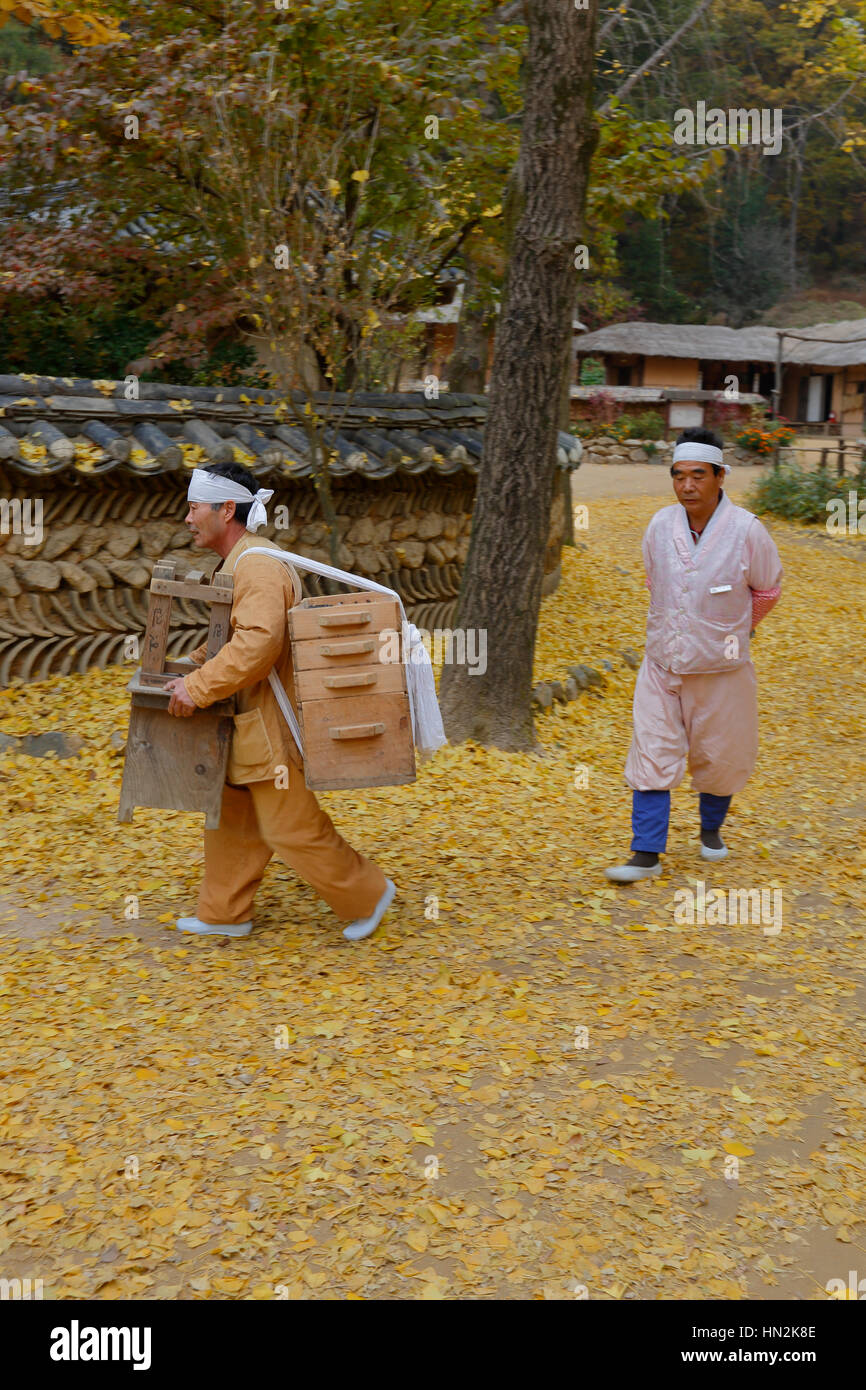 Traditional ethnic folk people at Namsangol traditional folk village ...