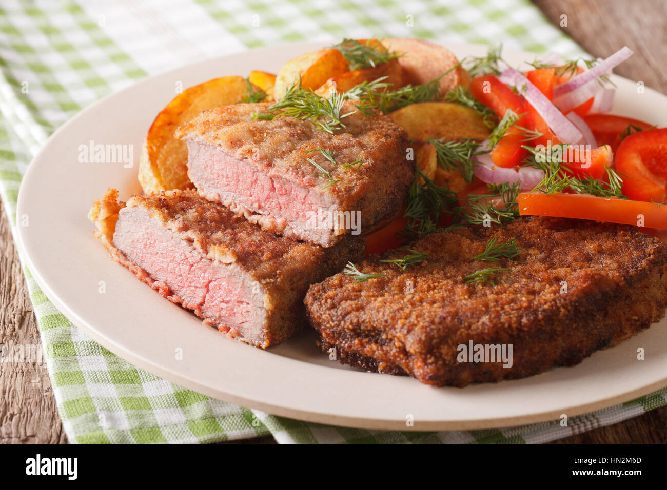 Rump steak chips salad hi-res stock photography and images - Alamy