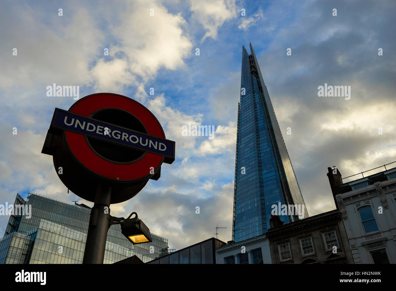 London bridge underground station hi-res stock photography and images ...