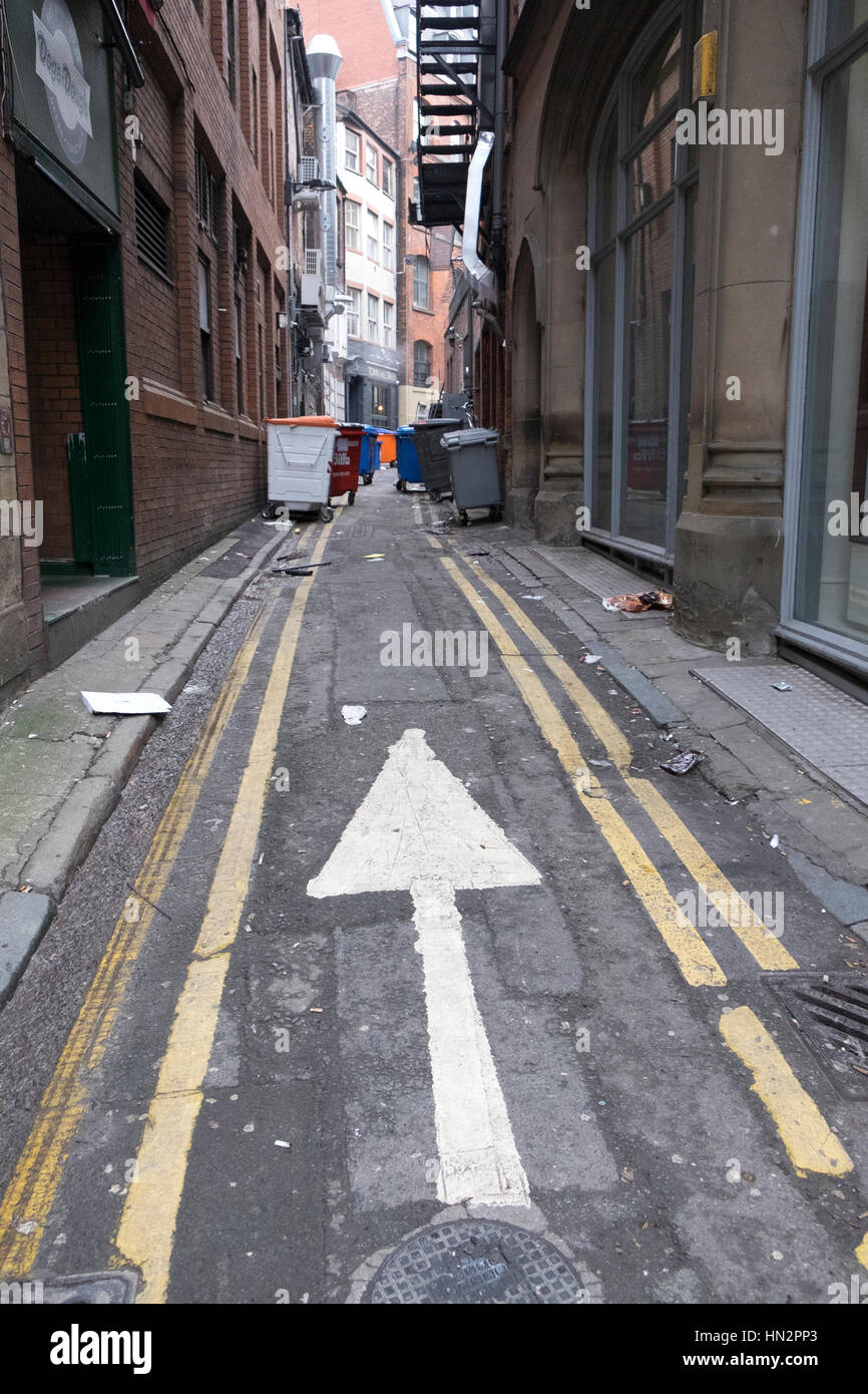 Back alley street hi-res stock photography and images - Alamy