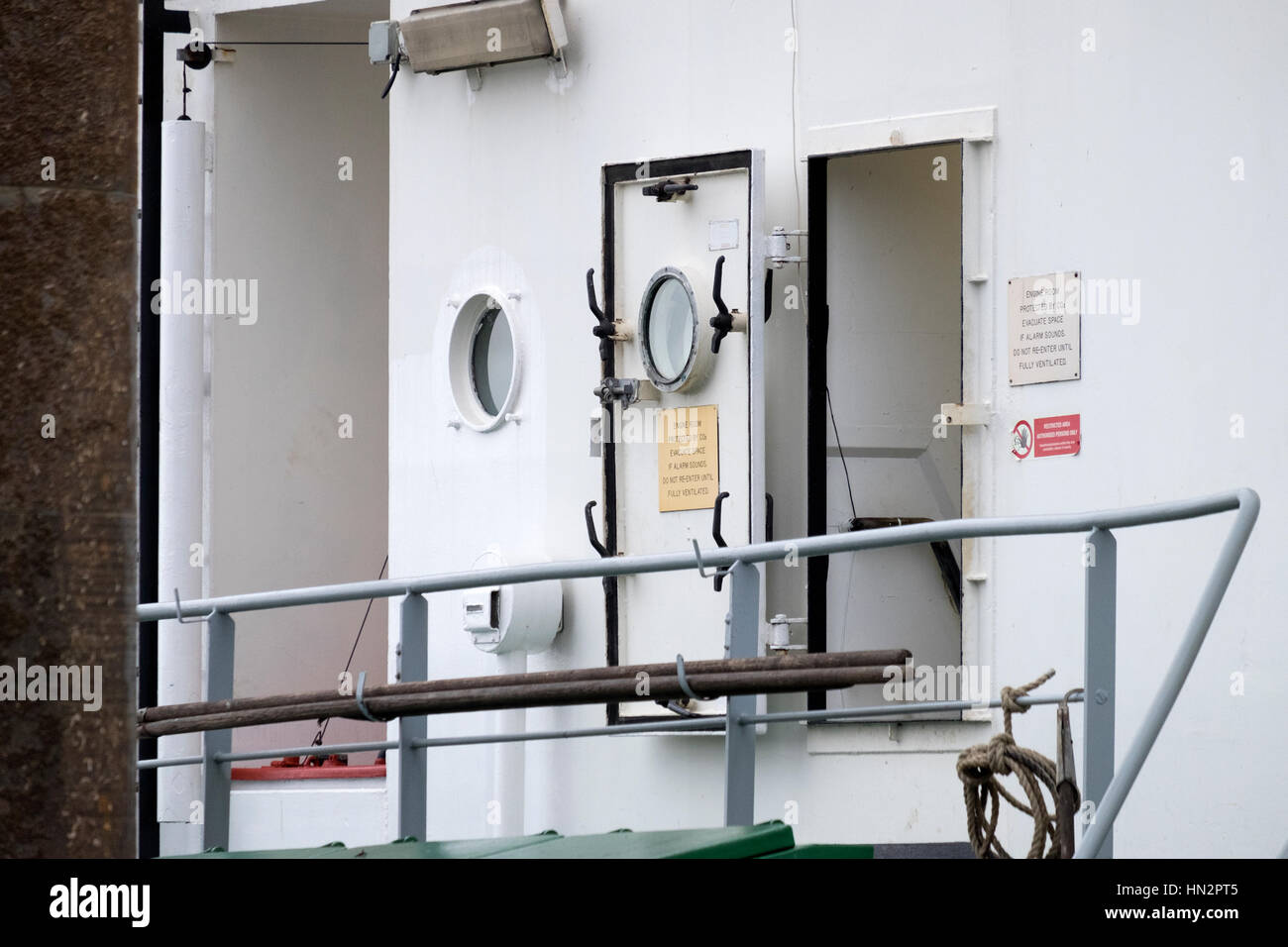 Ship door hi-res stock photography and images - Alamy