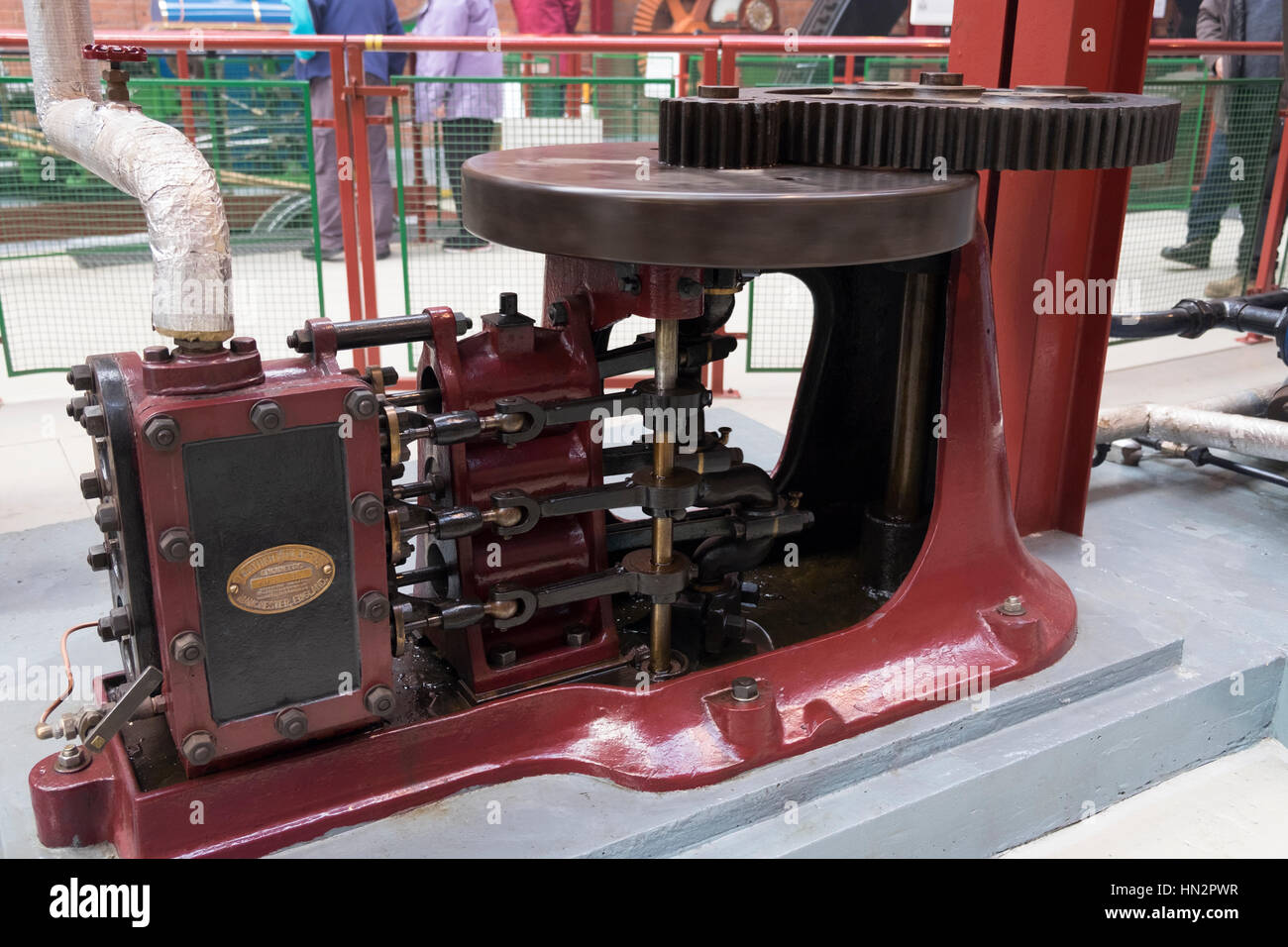 Cogs in the machine hi-res stock photography and images - Alamy