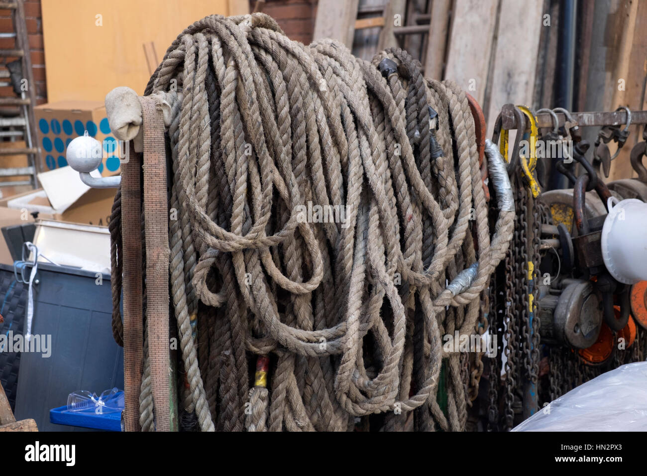 Chains rope hi-res stock photography and images - Alamy