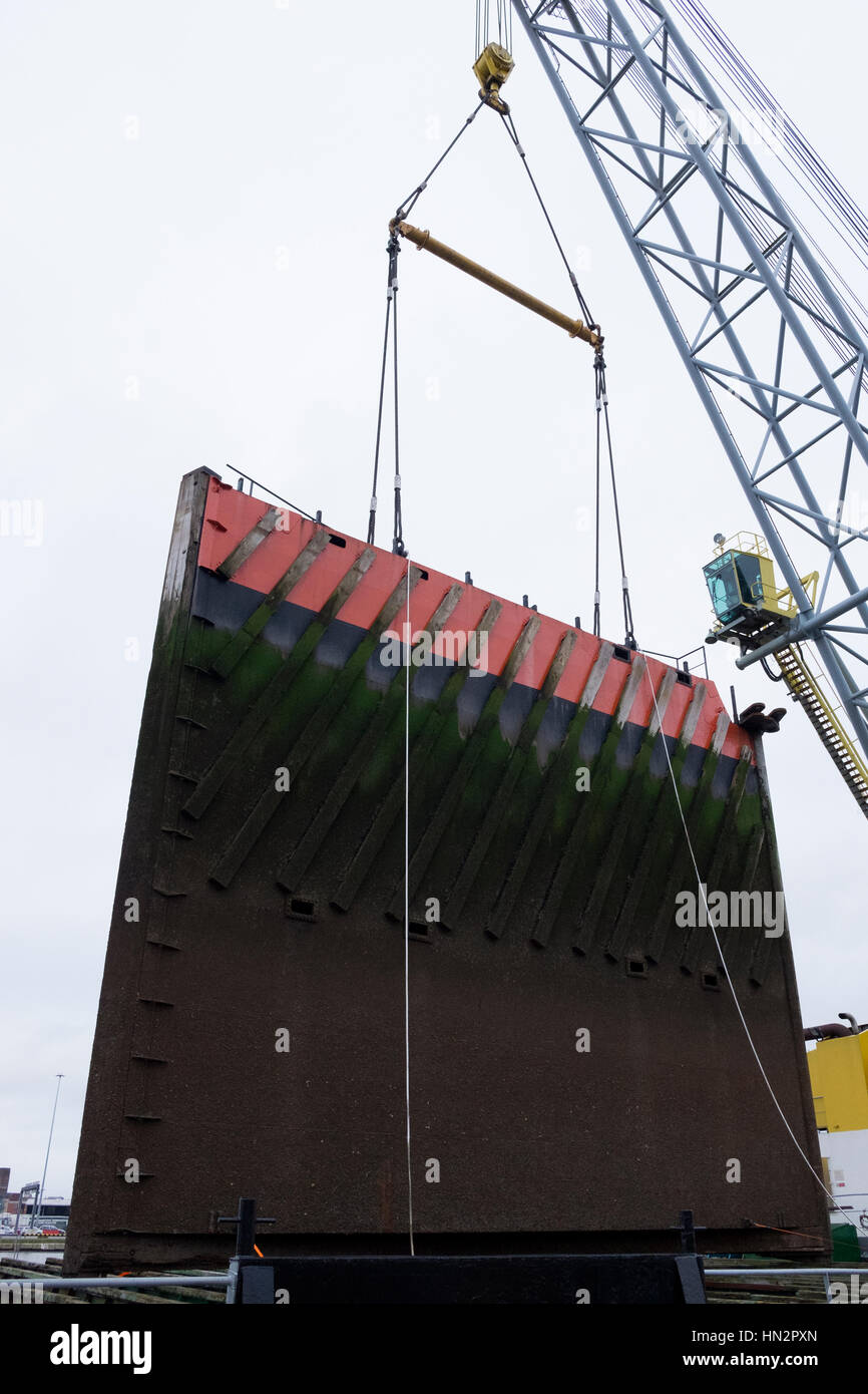 Dock wall hi-res stock photography and images - Alamy