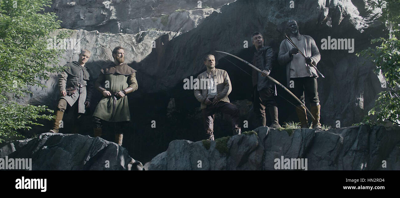KING ARTHUR: LEGEND OF THE SWORD (2017) AIDAN GILLEN CHARLIE HUNNAM GUY ...
