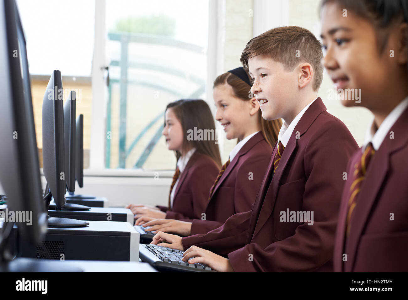 Group of school children in uniform hi-res stock photography and images ...