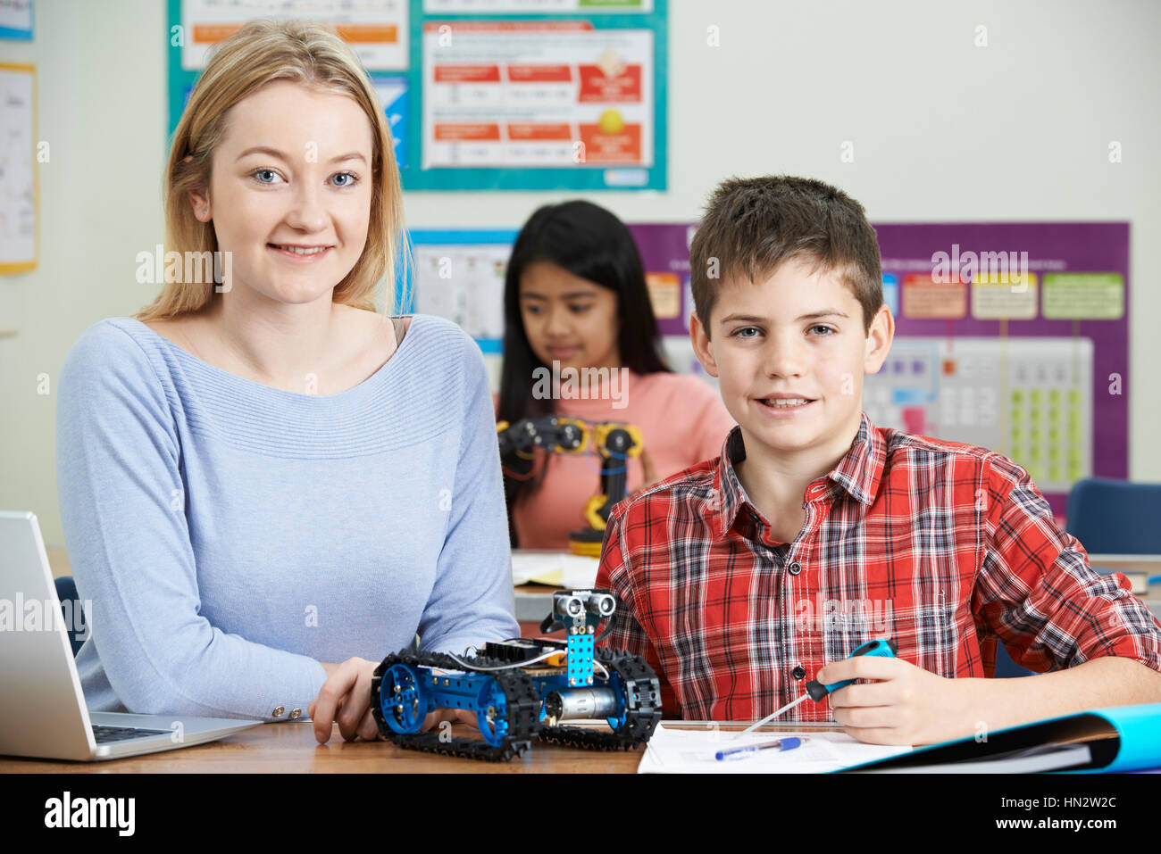 Robotics class school hi-res stock photography and images - Alamy