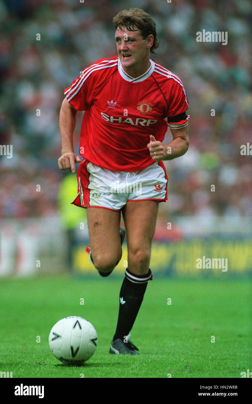 STEVE BRUCE MANCHESTER UNITED FC 25 August 1990 Stock Photo - Alamy