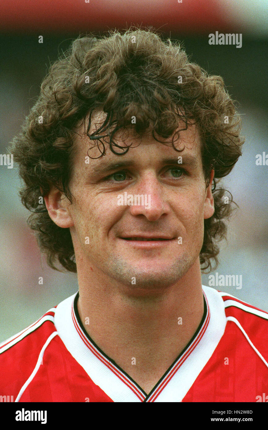 MARK HUGHES MANCHESTER UNITED FC 11 August 1990 Stock Photo - Alamy