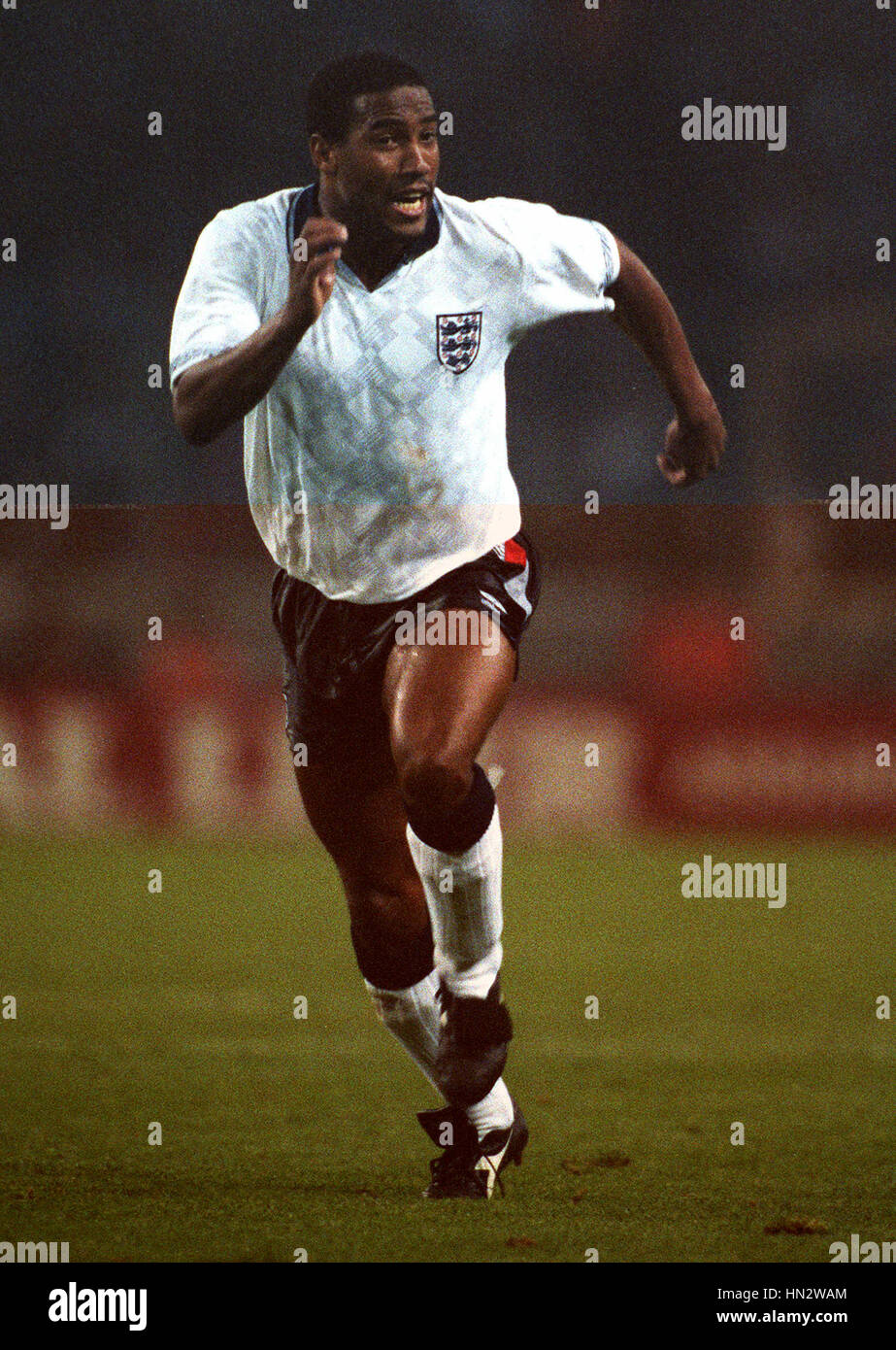 John barnes england 1990 hi-res stock photography and images - Alamy