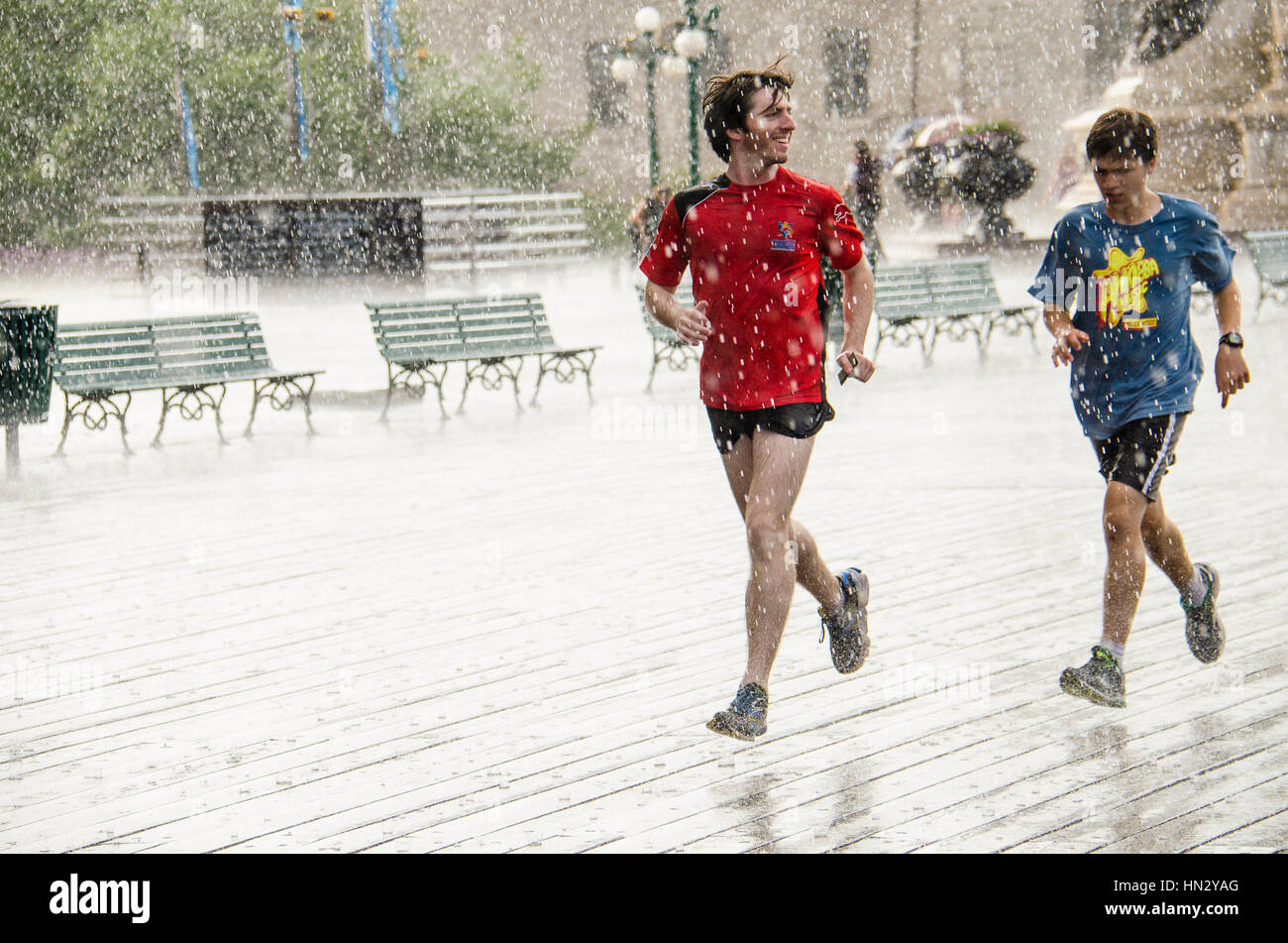 Men working on rain heavy hi-res stock photography and images - Alamy