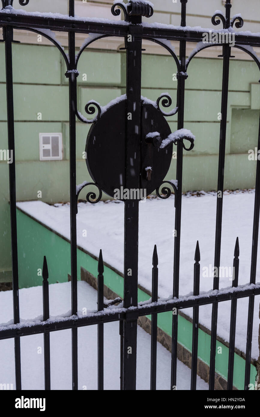 Security Fencing System High Resolution Stock Photography and Images ...