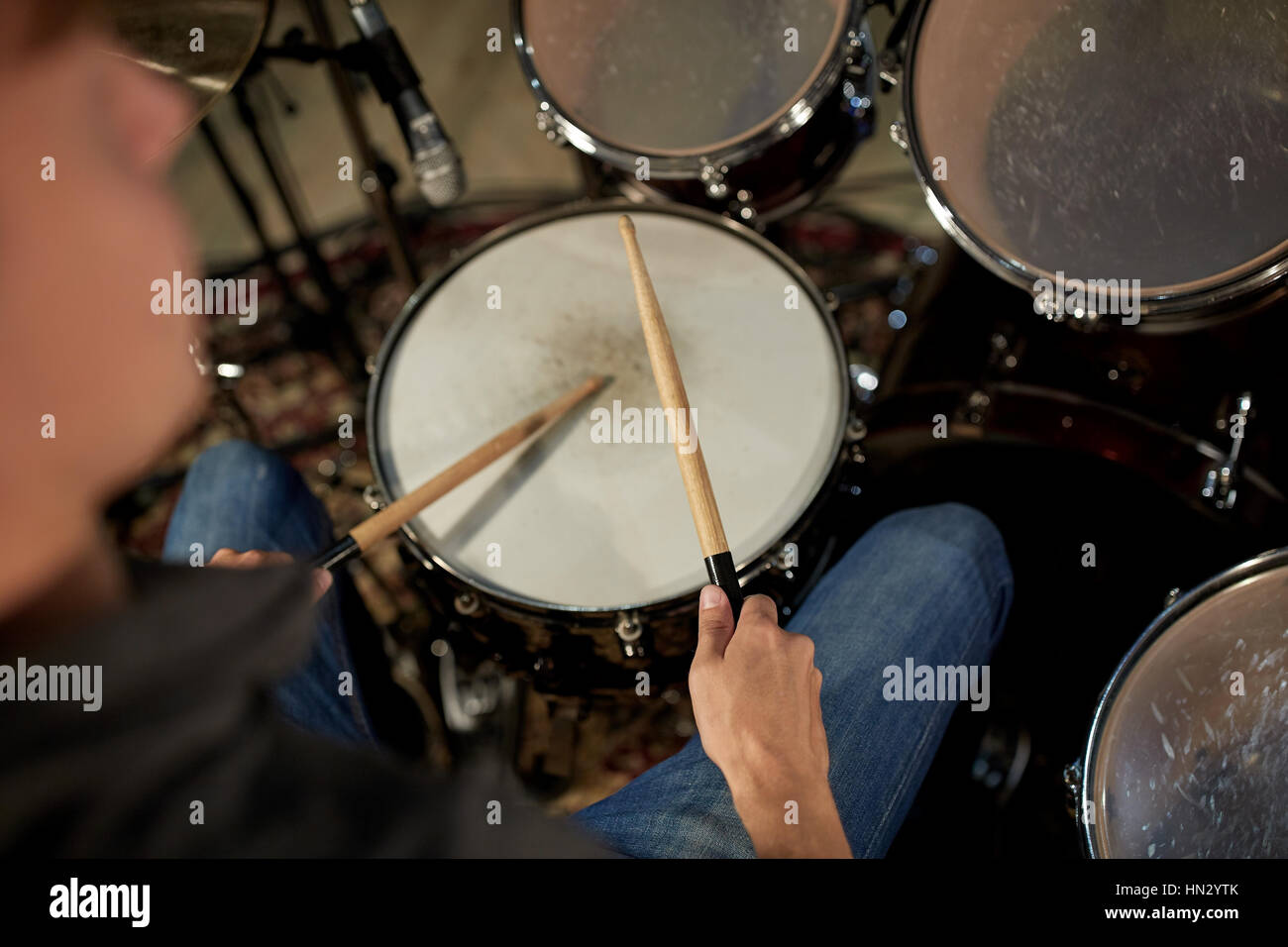 Man playing drum hi-res stock photography and images - Alamy
