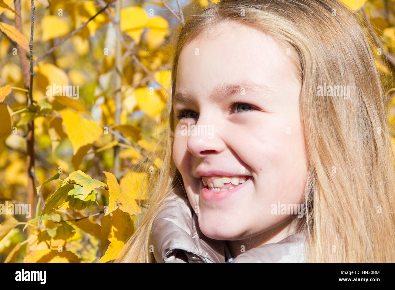 Photo of beautiful smiling girl in autumn Stock Photo - Alamy