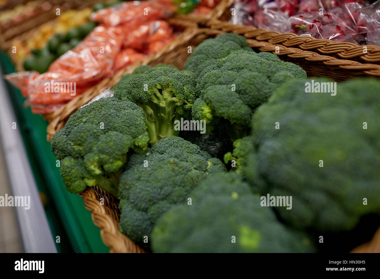 close up of broccoli at grocery store or market Stock Photo - Alamy