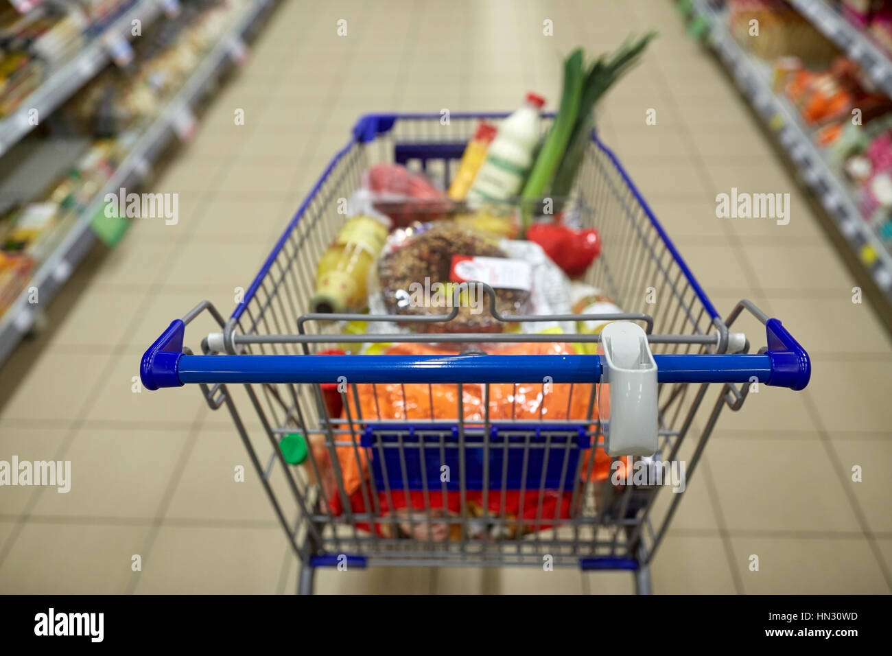 Food in supermarket trolley hi-res stock photography and images - Alamy