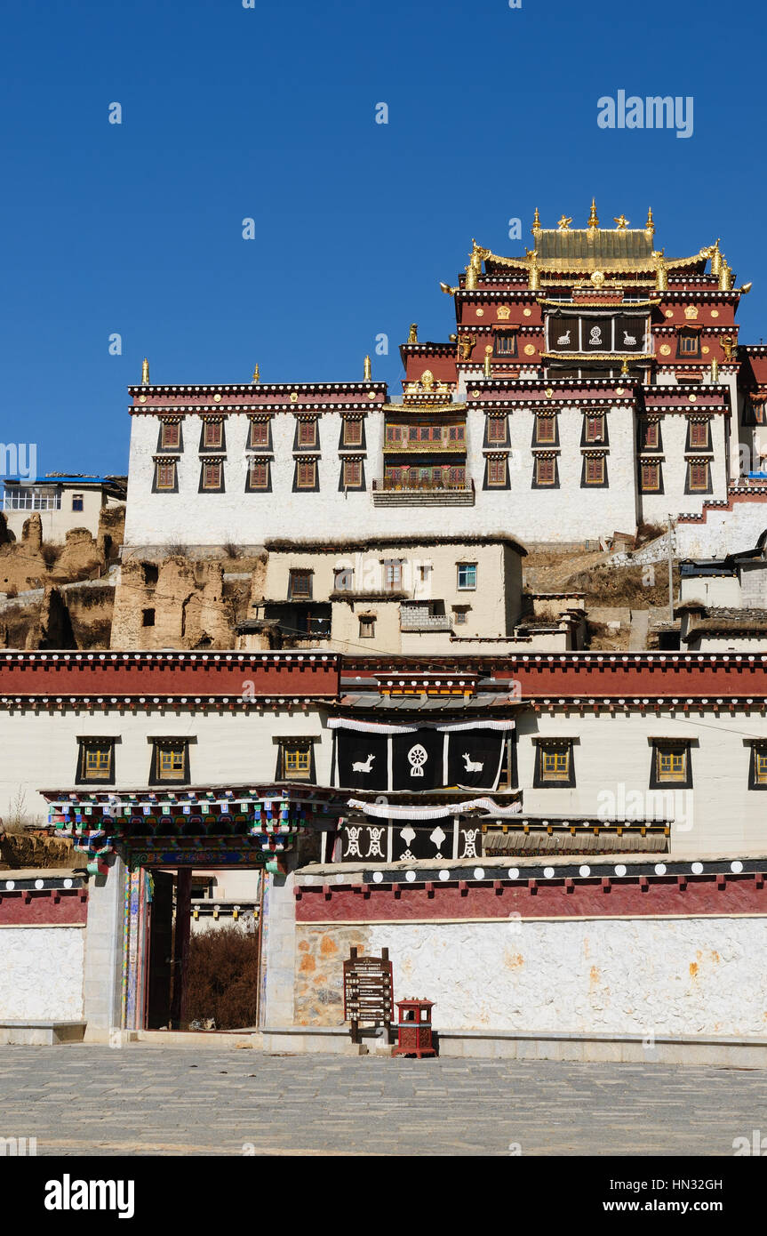 Shangri-La - Gandan Sumtseling Gompa (Songzanlin Monastery), a 300 year ...
