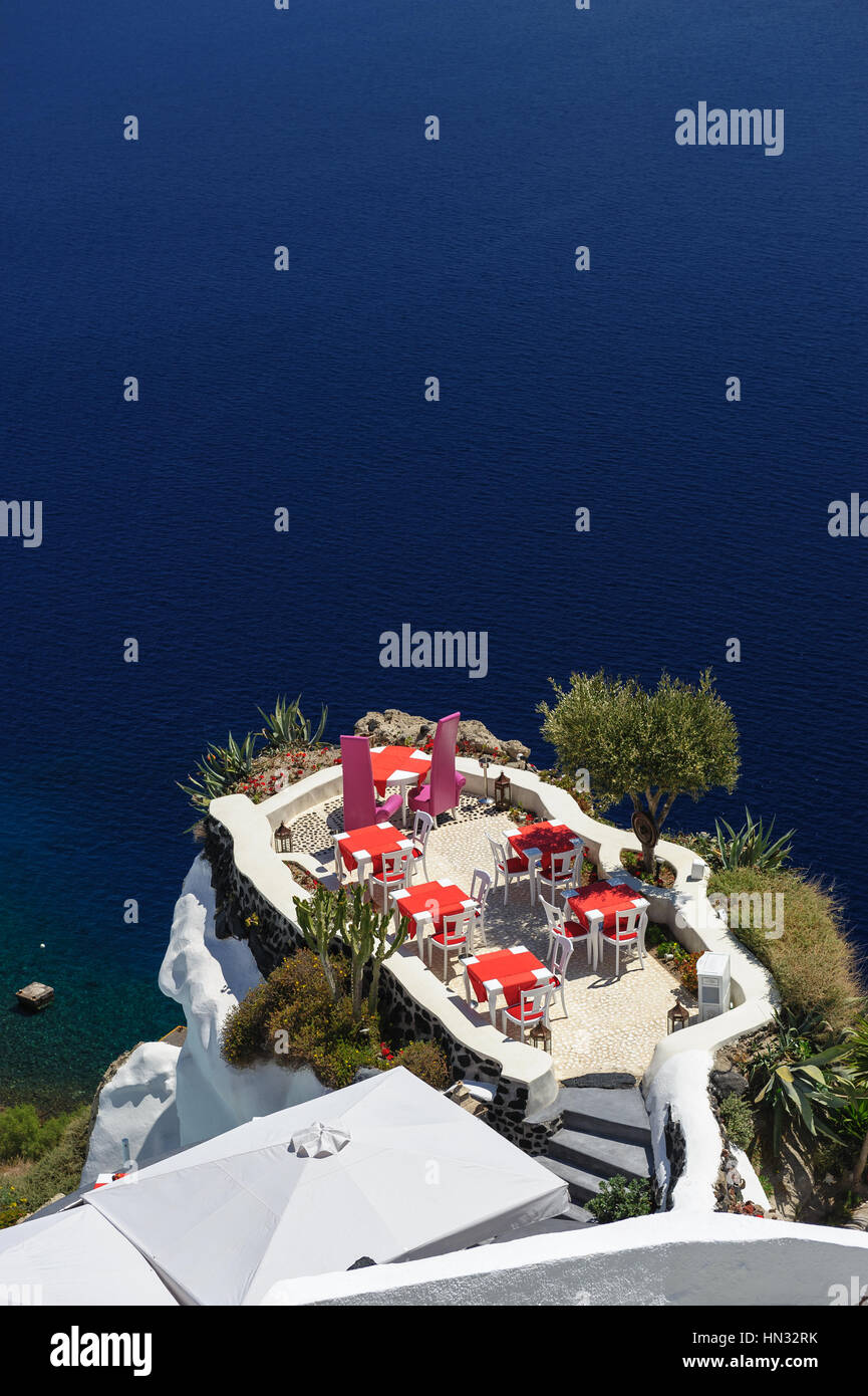 Oia luxury outdoor cafe Stock Photo - Alamy