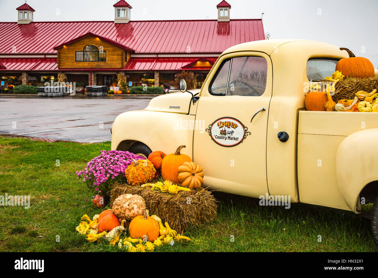 Fruit and vegetable truck hi-res stock photography and images - Alamy