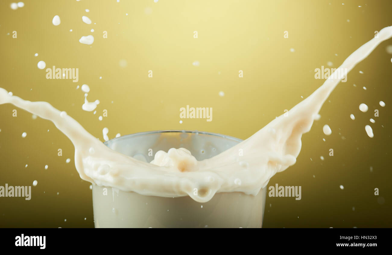 Milk shake splash hi-res stock photography and images - Alamy