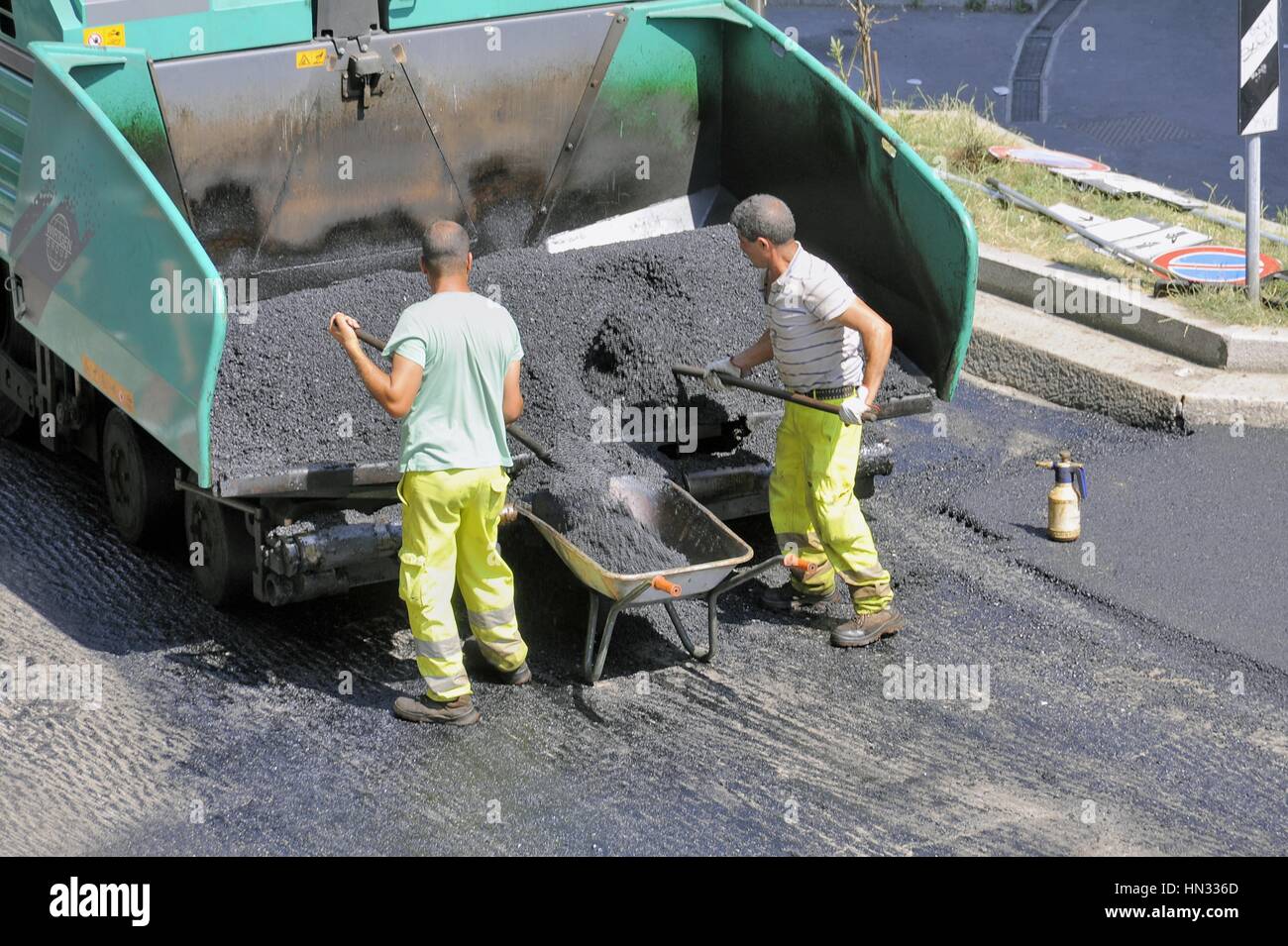 yard for the asphalting of a road Stock Photo - Alamy