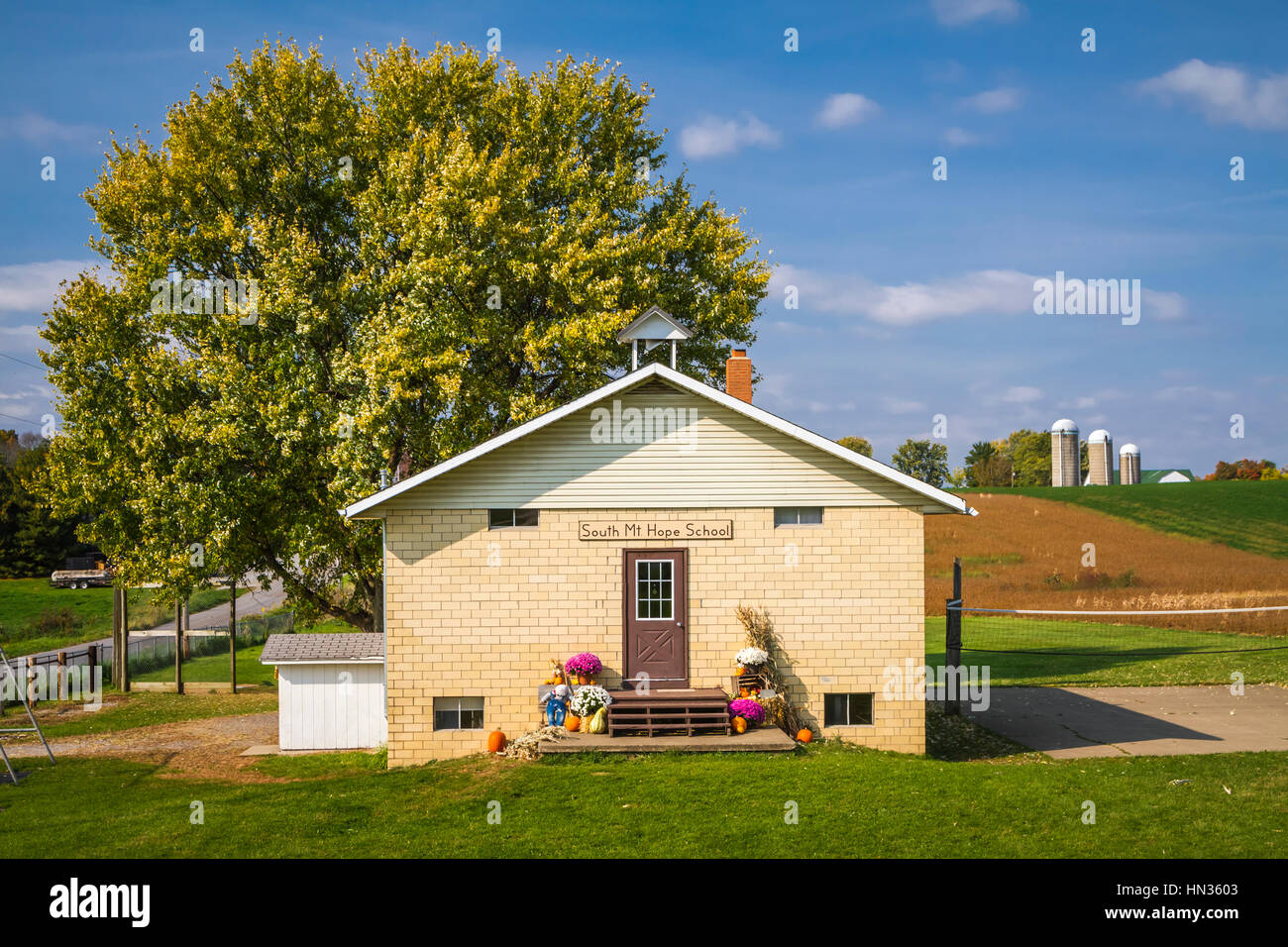 The South Mt. Hope School at Mt. Hope, Ohio, USA Stock Photo - Alamy