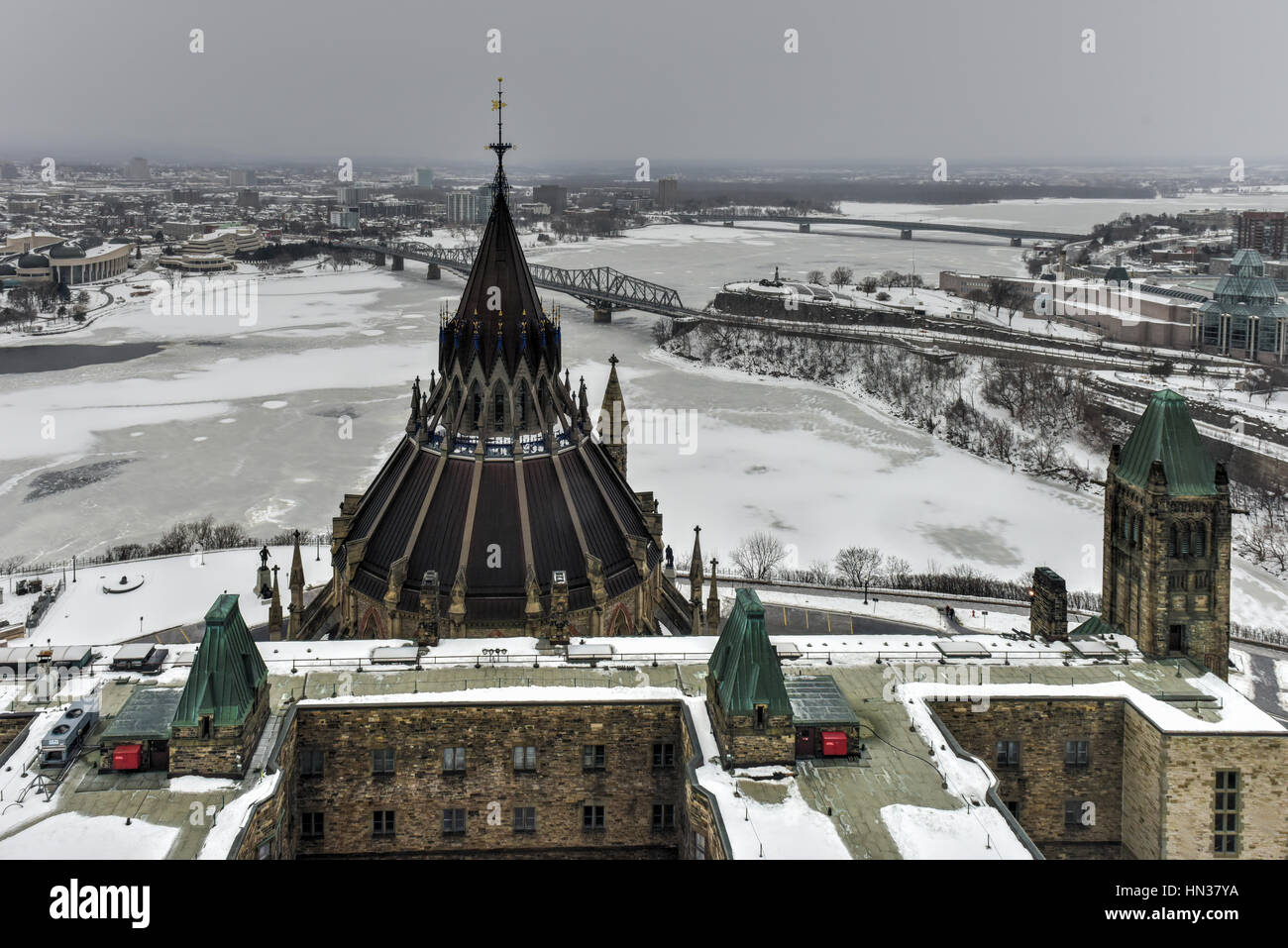 Library parliament ottawa interior hi-res stock photography and images ...