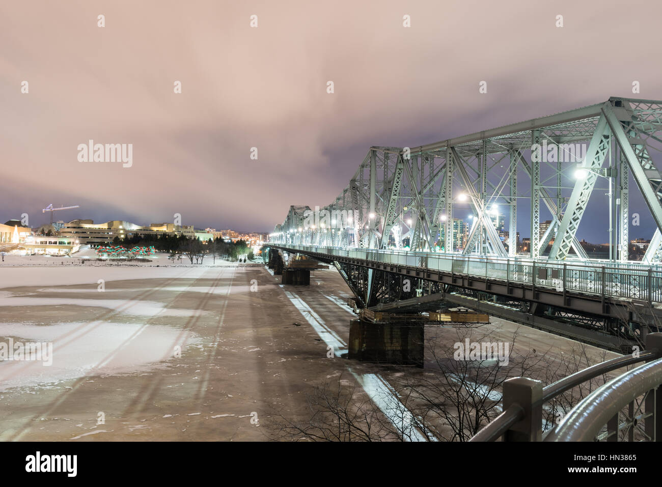 Alexandra Bridge at night connecting Quebec and Ontario, Gatineau and ...