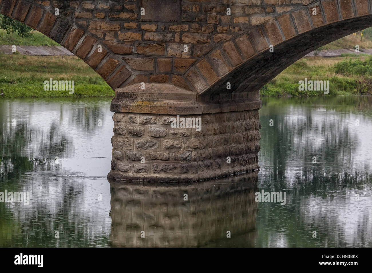 Bridge made of stone hi-res stock photography and images - Alamy