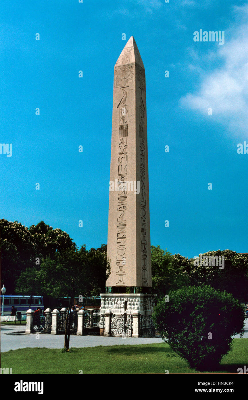 Egyptian obelisk now hi-res stock photography and images - Alamy