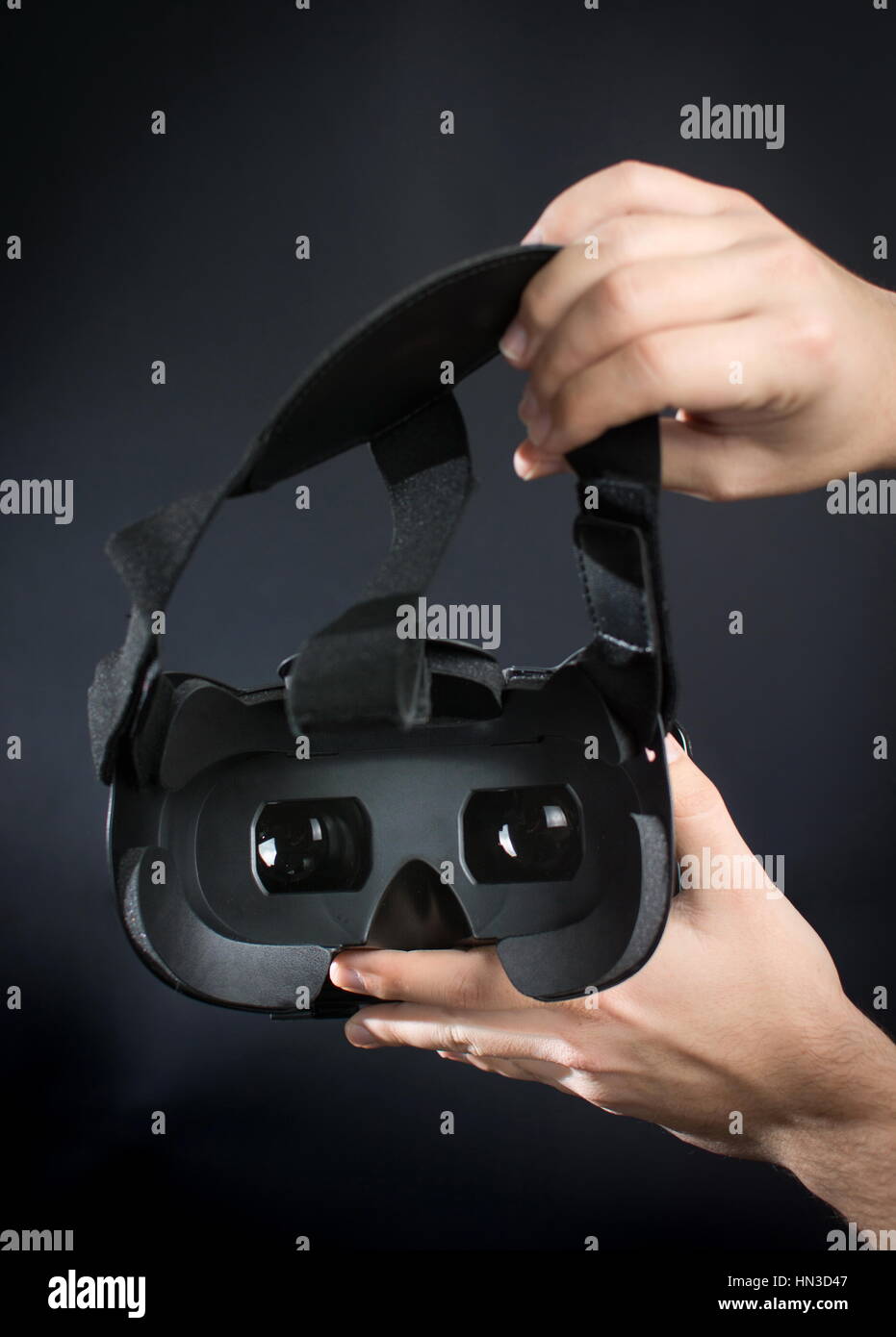 Holding hands hi hi-res stock photography and images - Alamy