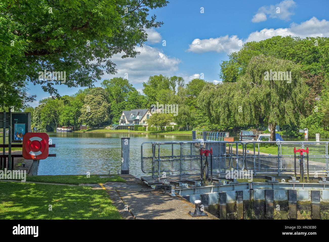 Cleeve Lock Goring On Thames UK Stock Photo - Alamy