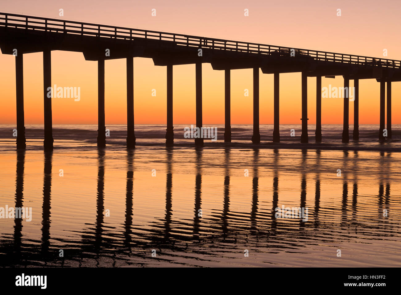Ucsd pier hi-res stock photography and images - Alamy