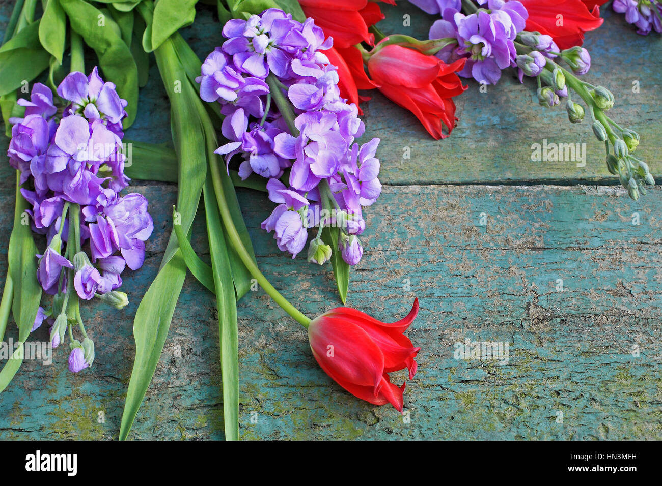 Beautiful wooden floral background with red tulips and flowers Stock ...