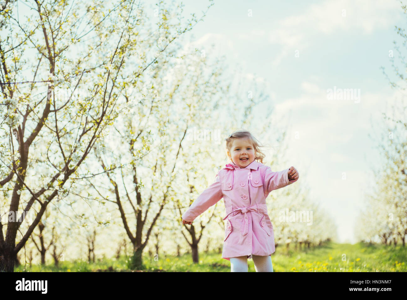 Child running outdoors hi-res stock photography and images - Alamy