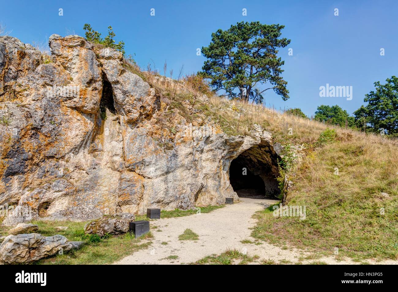 Stone age cave hi-res stock photography and images - Alamy