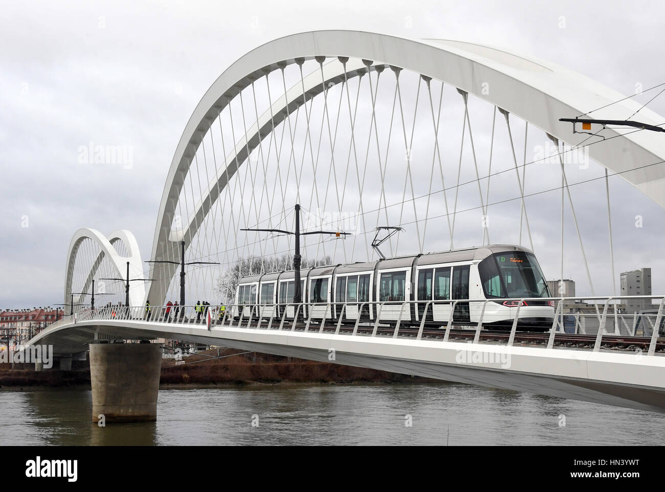 Kehl, Germany. 03rd Feb, 2017. A tram crosses the Strasbourg-Kehl ...